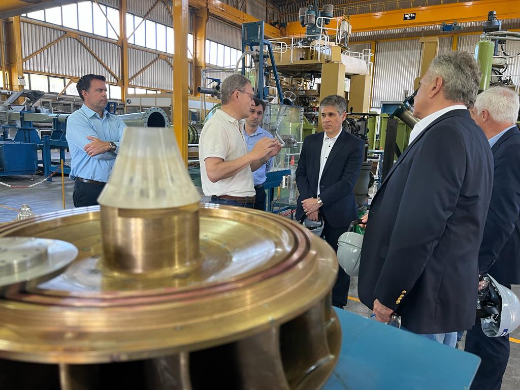 The President of YPF, Pablo González, visited IMPSA - IMPSA